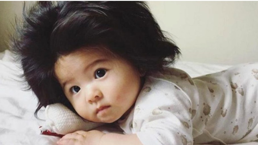 The baby became famous thanks to her magnificent hairstyle: look what ...